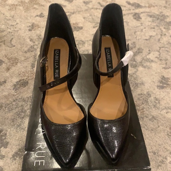 Izabella Rue | Shoes | Izabella Rue Black Pumps Size 8 | Poshmark
